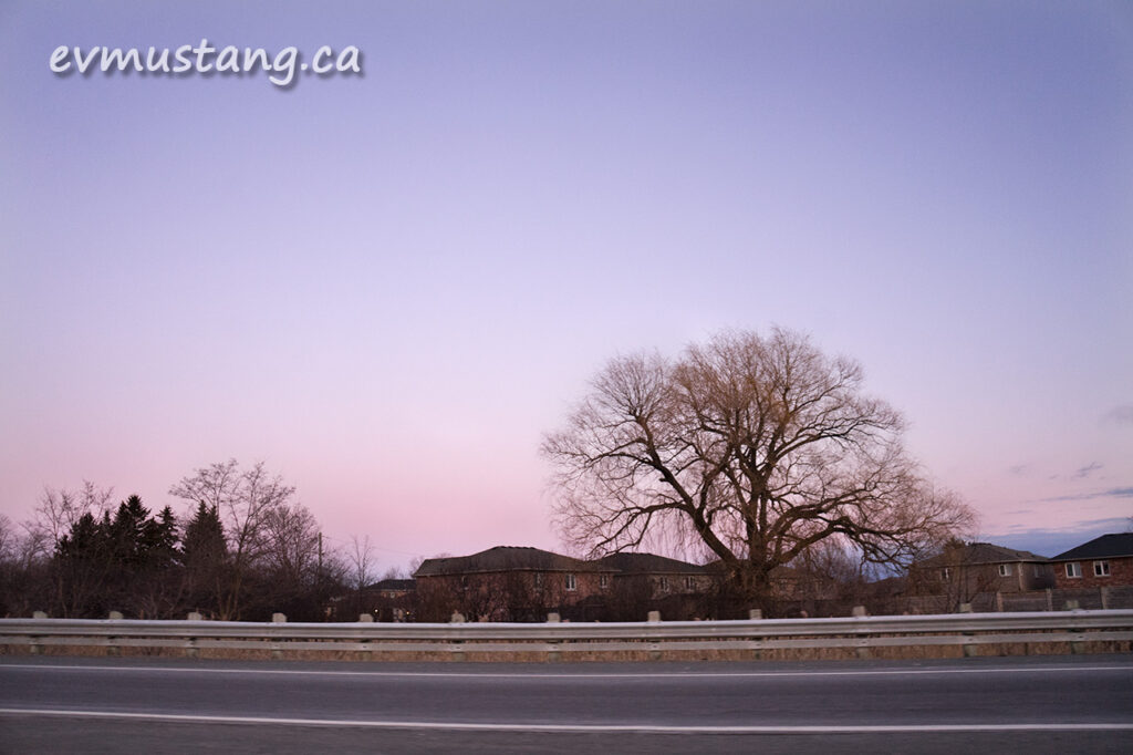 Suburban Drive – Mustang